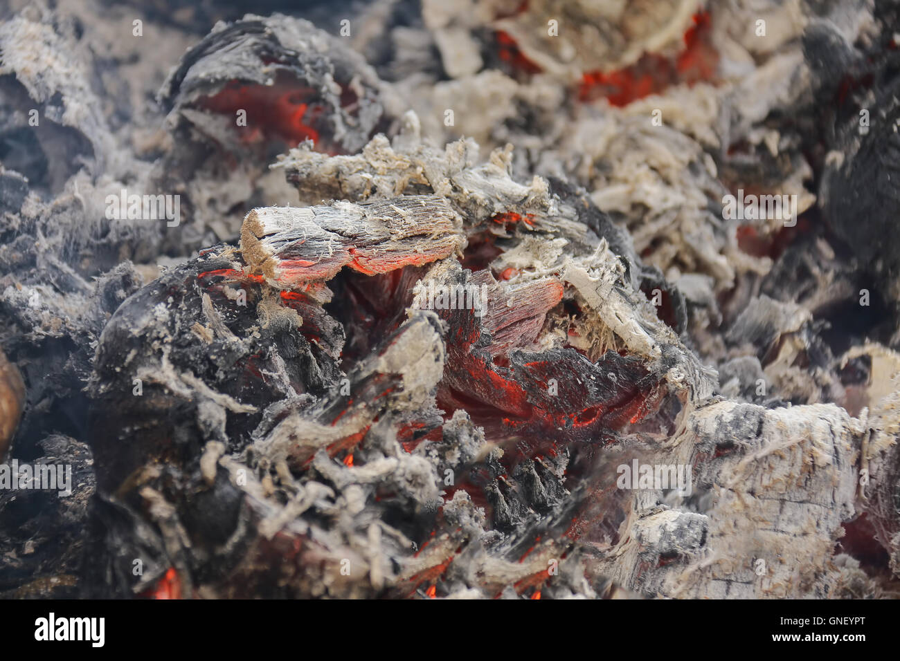 Fire burning ashes Stock Photo - Alamy