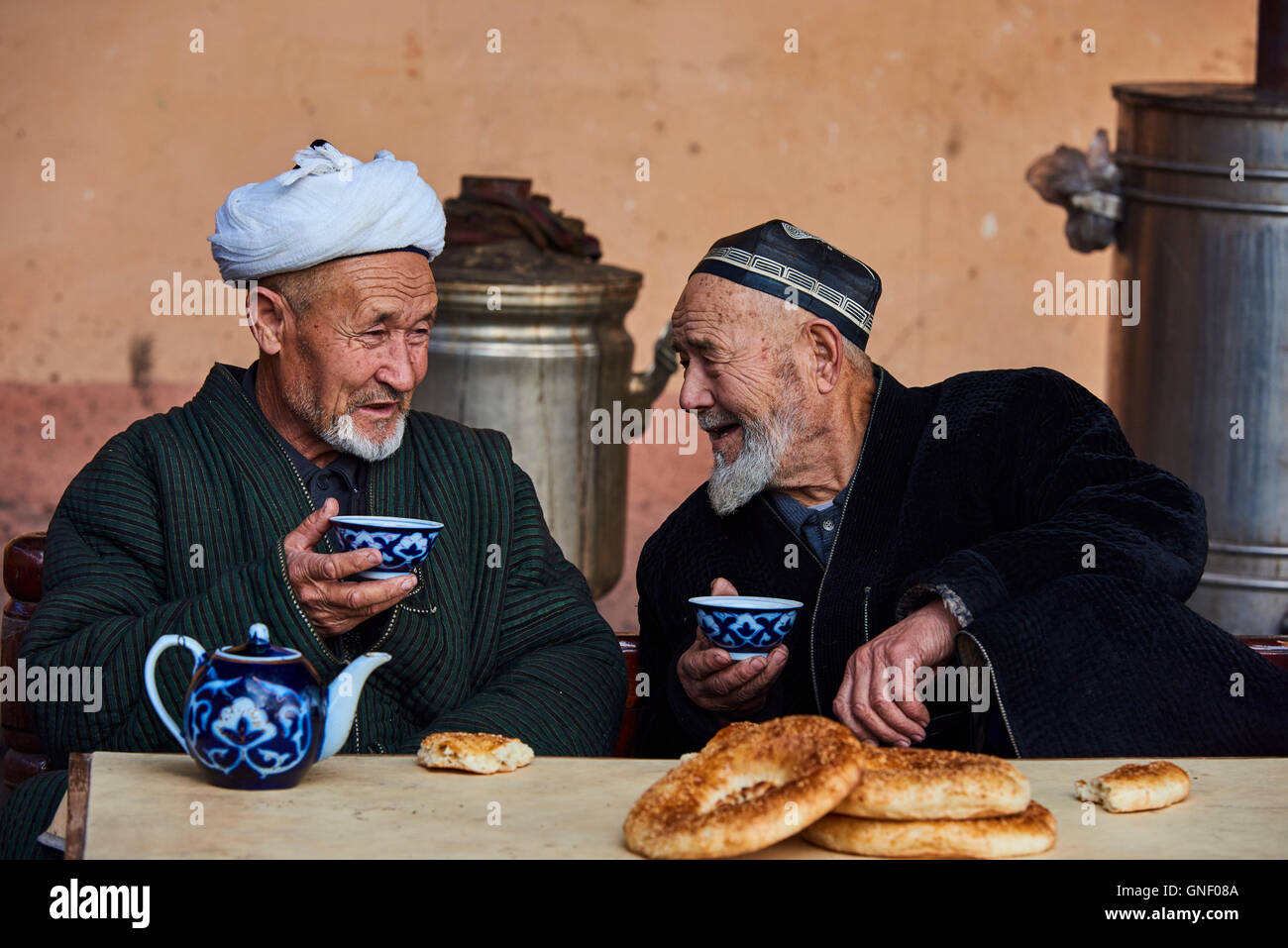 Uzbekistan, Fergana region, Marguilan, Uzbek men in a Tchaikhana ...