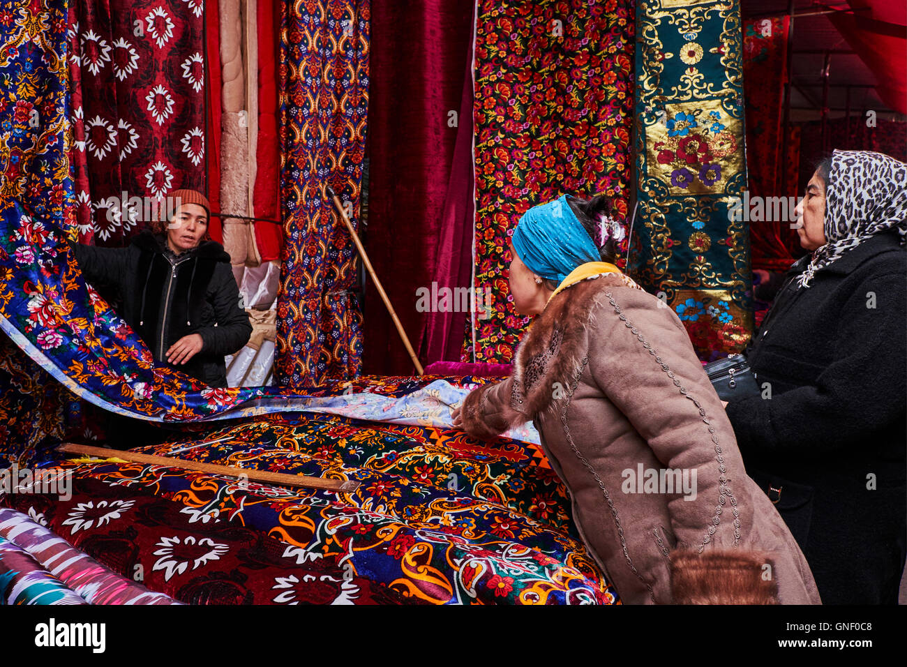 Weaving fergana uzbekistan hi-res stock photography and images - Alamy