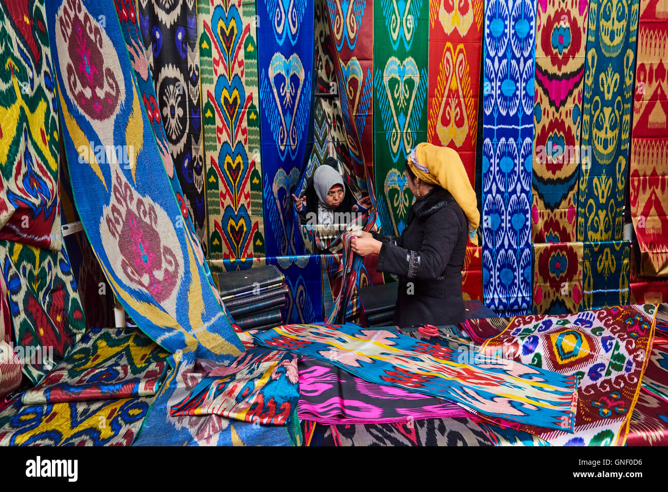 Weaving fergana uzbekistan hi-res stock photography and images - Alamy