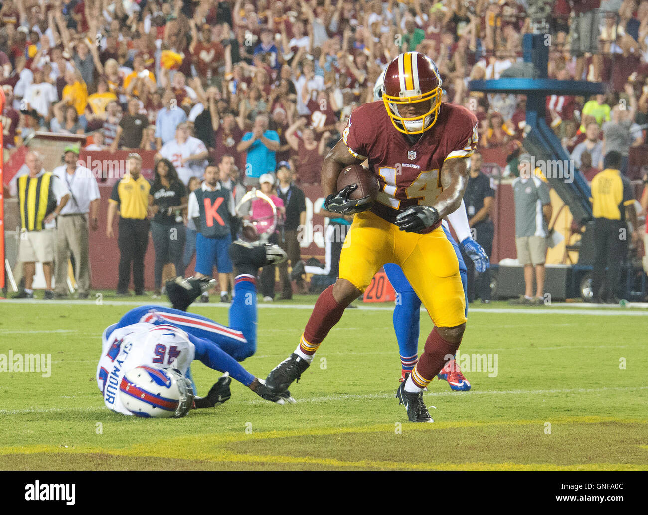 Washington Redskins wide receiver Ryan Grant (14) scores a second ...