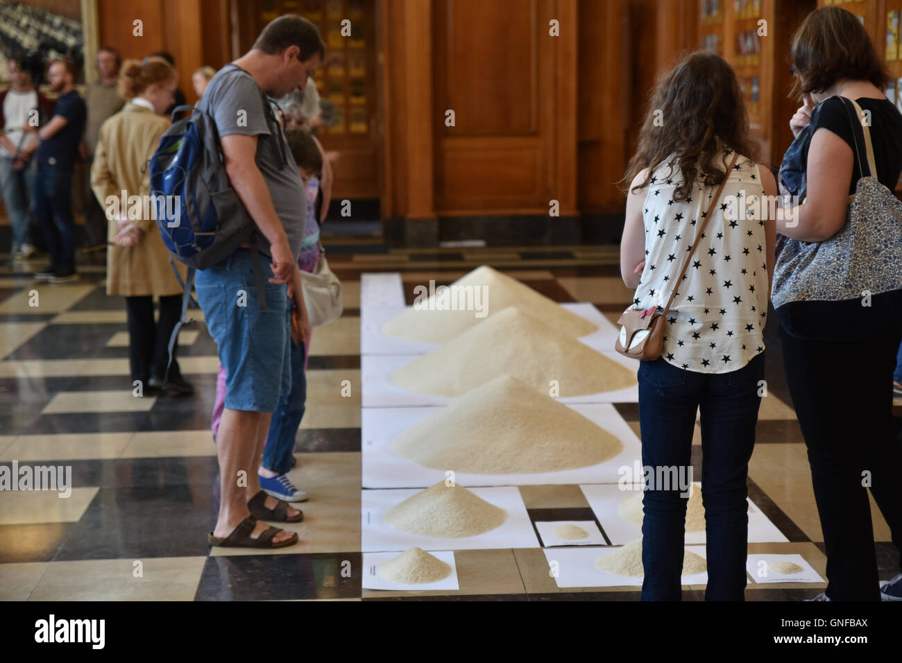Inner temple london people hi-res stock photography and images - Alamy