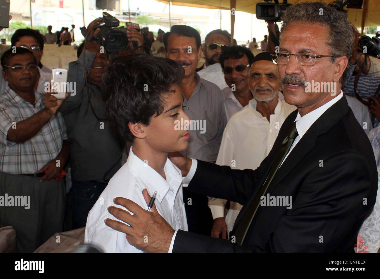 Elected mayor karachi hi-res stock photography and images - Alamy