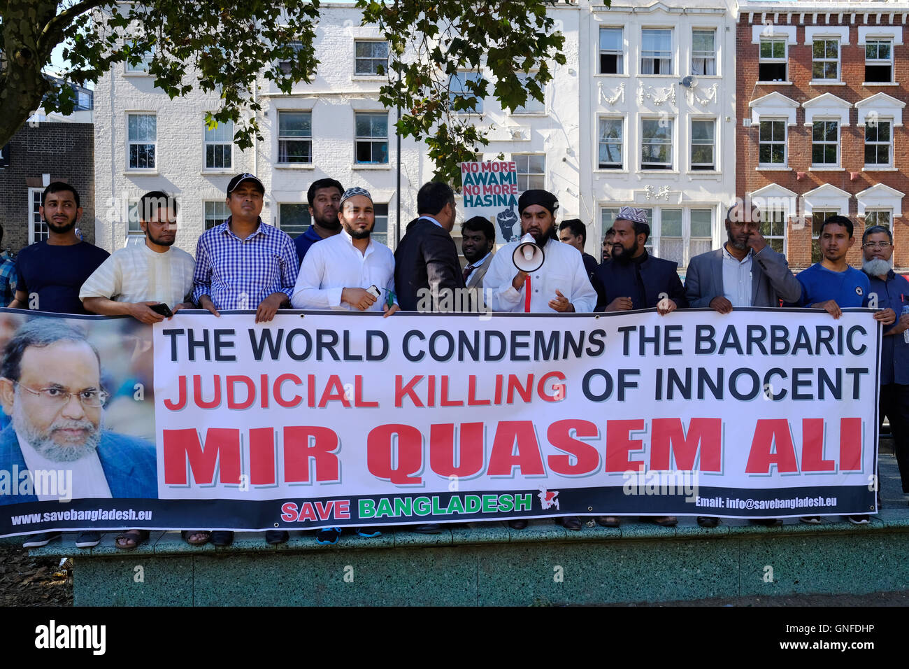 London, UK, 30th August 2016. Bangladeshi activists demonstrate in ...