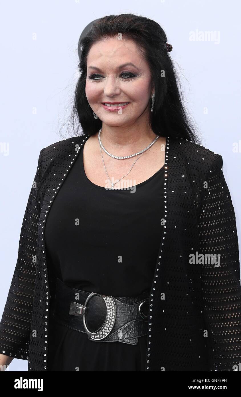 Nashville, TN, USA. 30th Aug, 2016. Crystal Gayle at arrivals for 10th ...