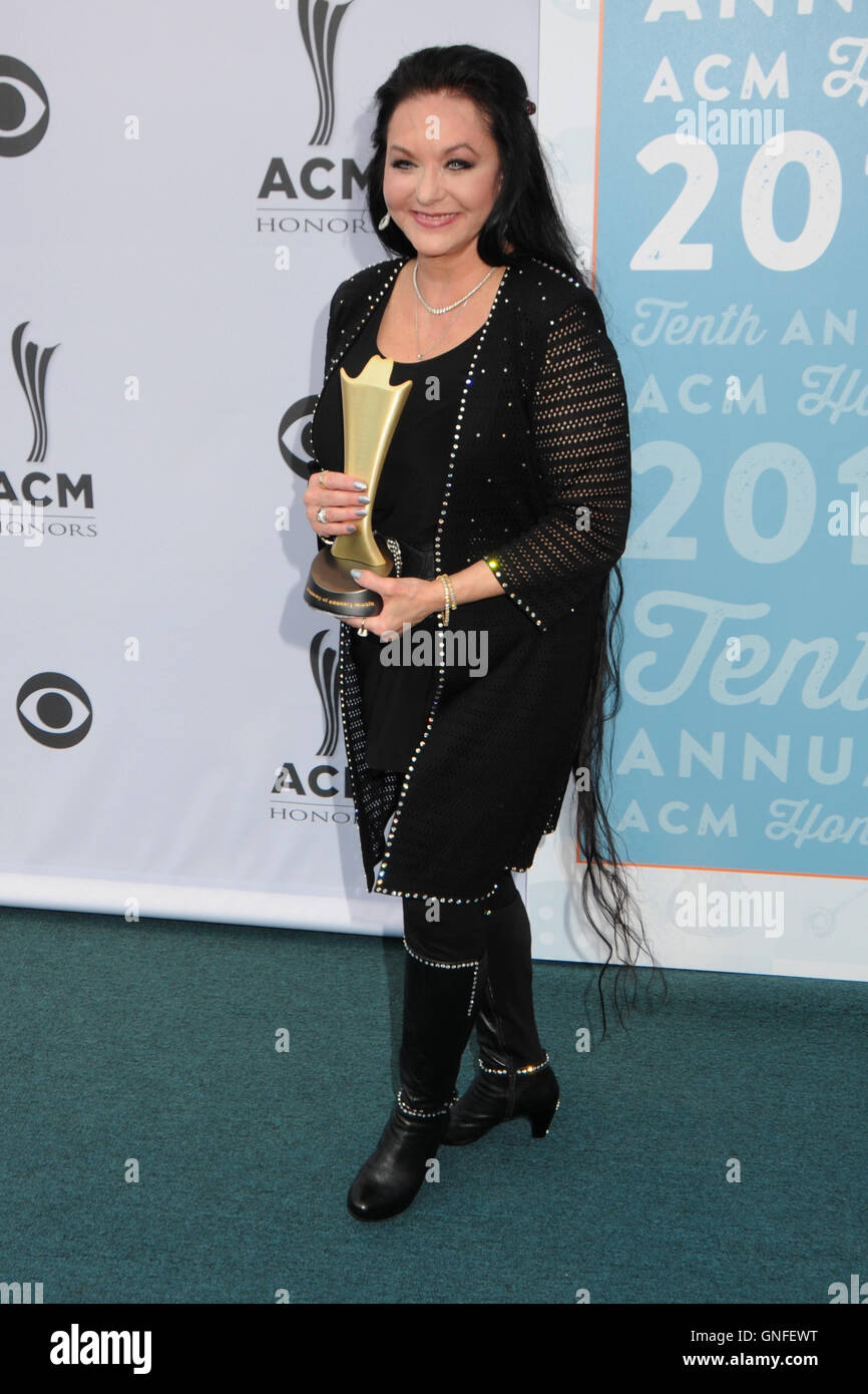 Nashville, Tennessee, USA. 30th August, 2016. Crystal Gayle. 10th ...