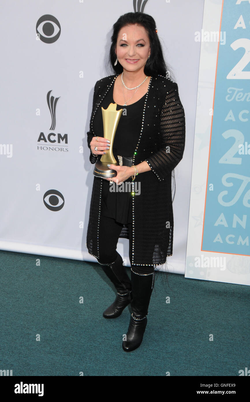 Nashville, Tennessee, USA. 30th August, 2016. Crystal Gayle. 10th ...