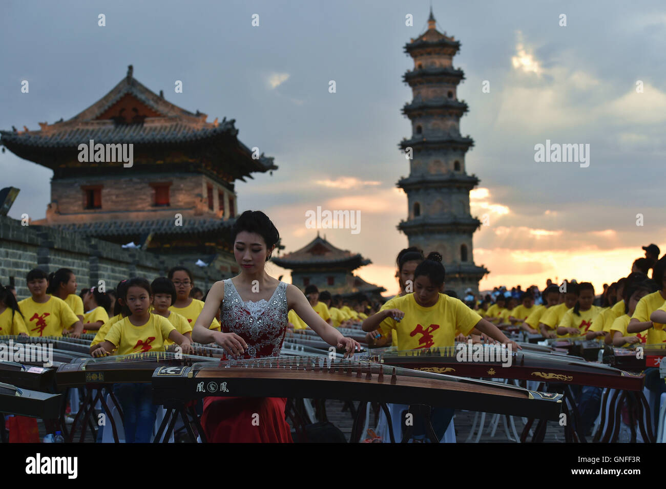 Chinese zither hi-res stock photography and images - Alamy