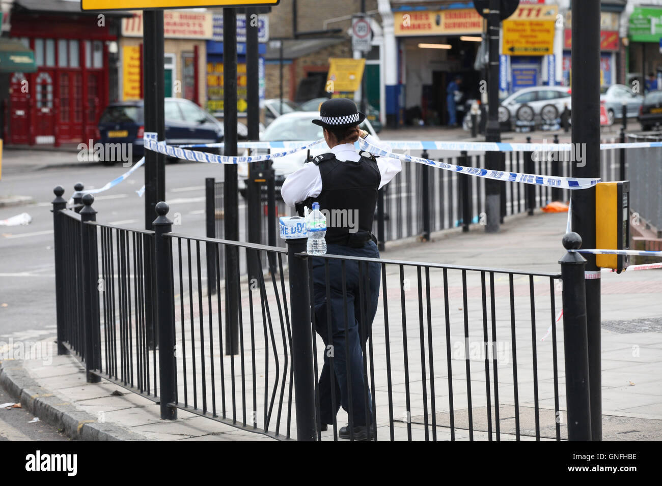 Turnpike Lane, Haringey, North London, UK. 31 Aug 2016. A police ...
