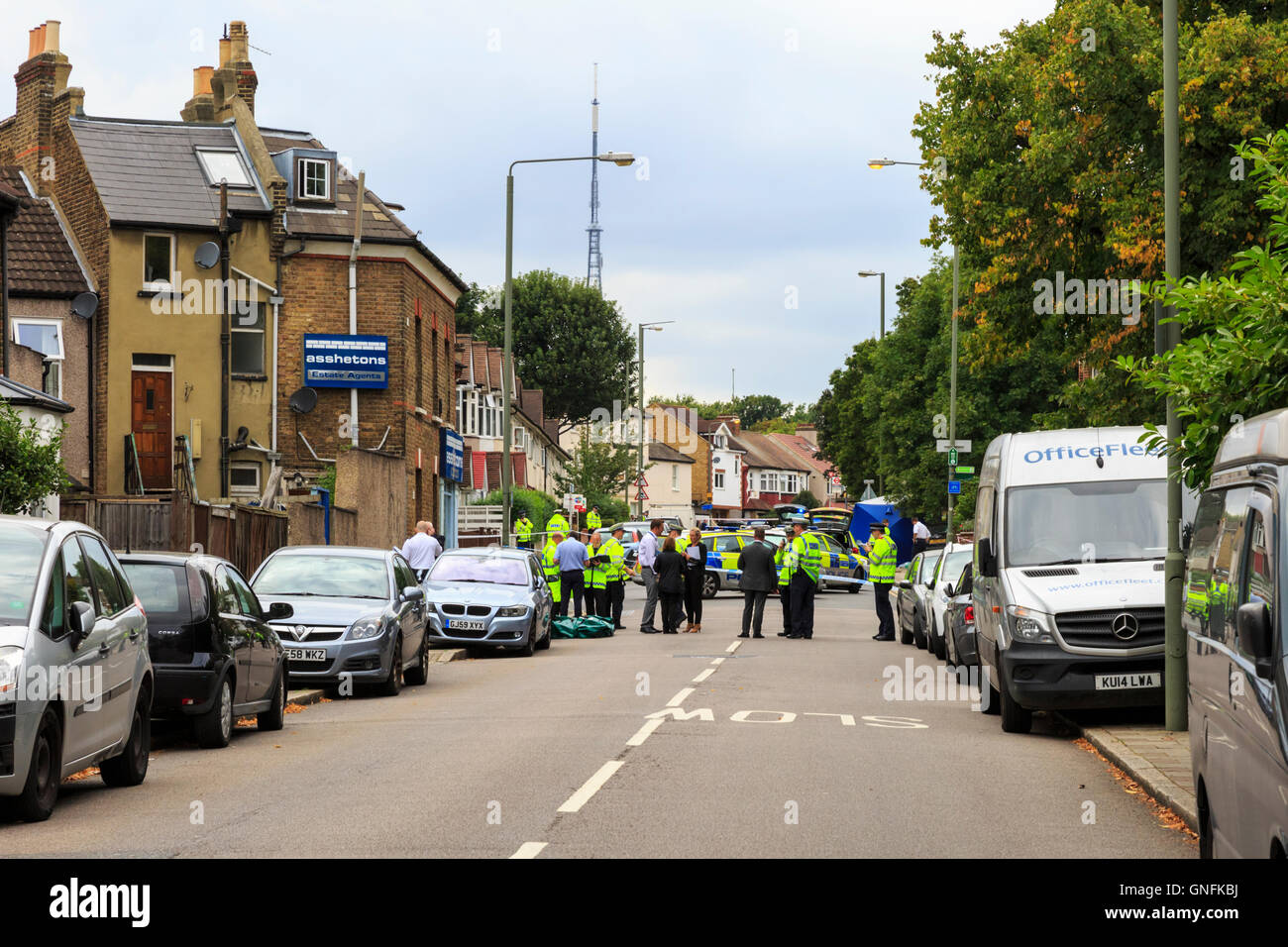 Penge, South East London, 31st August 2016. Police investigate at the ...