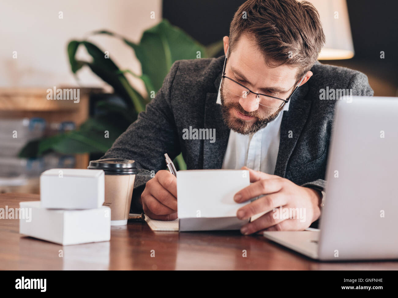 Customer orders hi-res stock photography and images - Alamy