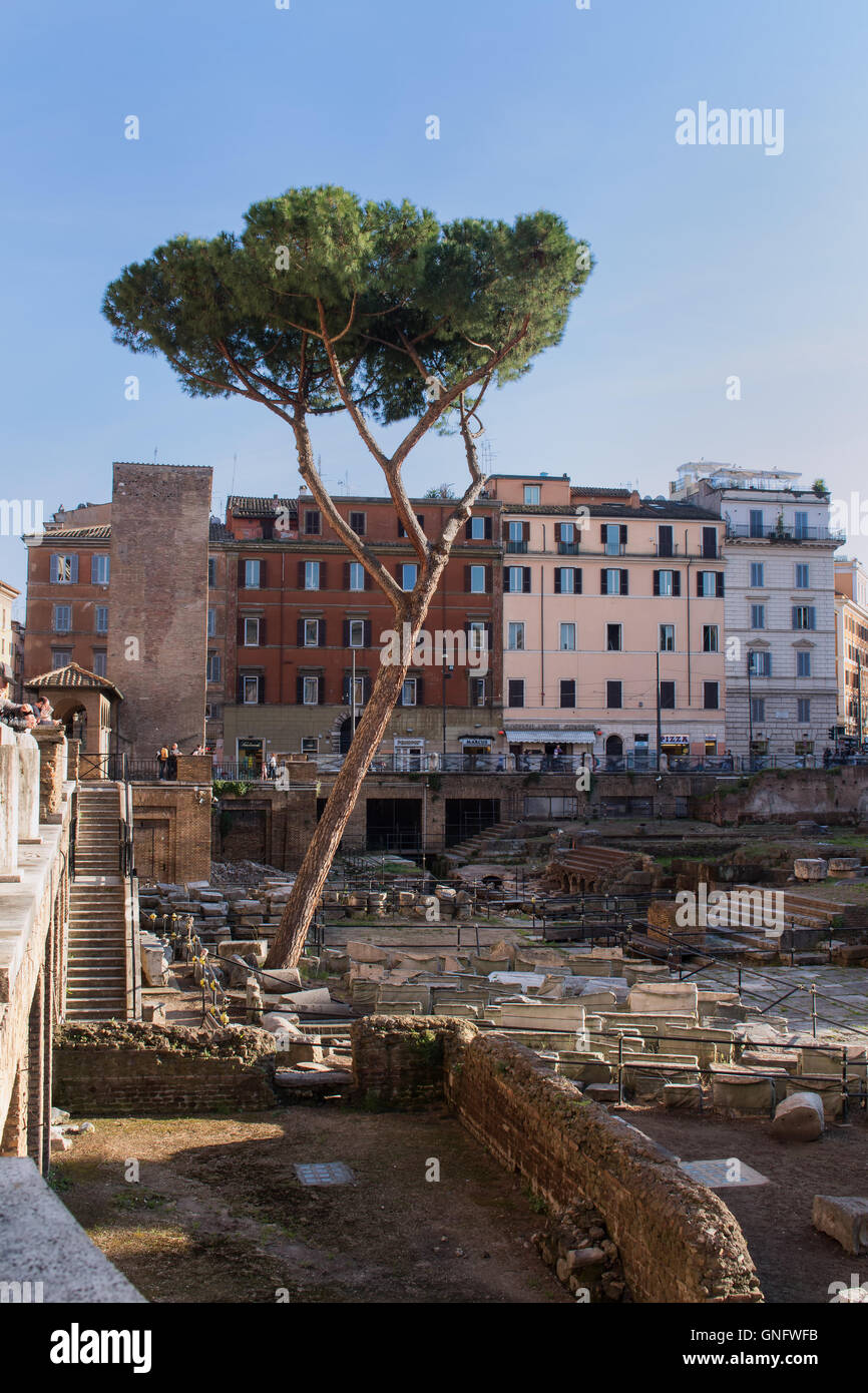 Residential building in rome hi-res stock photography and images - Alamy