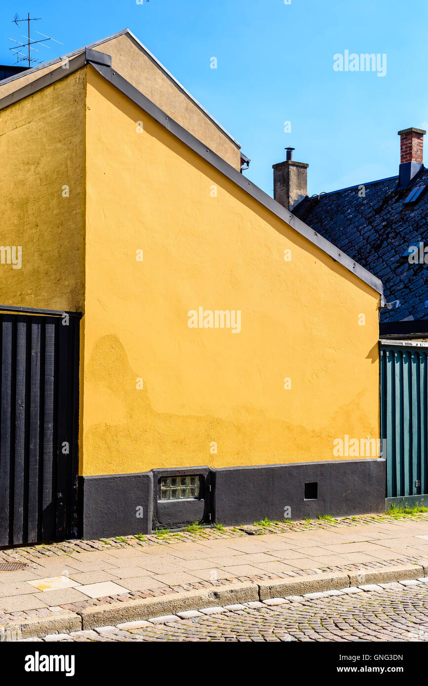 House building yellow sunshine hi-res stock photography and images - Alamy