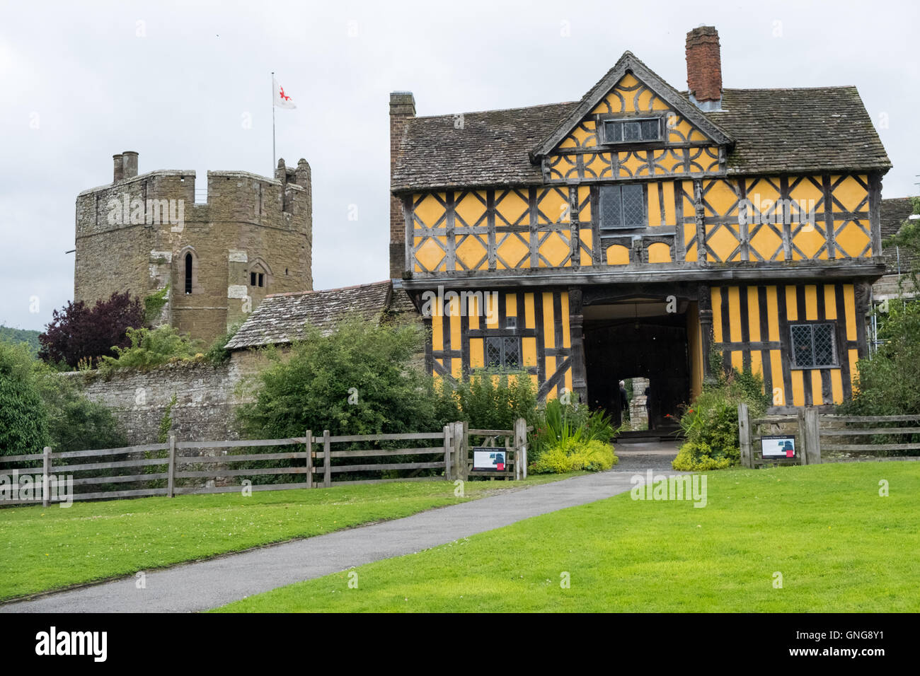 Stokesay castle hi-res stock photography and images - Alamy