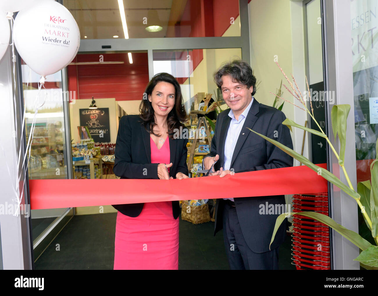 Michael Kaefer inaugurates a delicatessen store in Brunnthal, 2014 ...