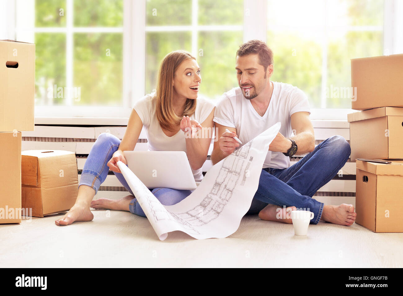 family moving into their new home Stock Photo - Alamy