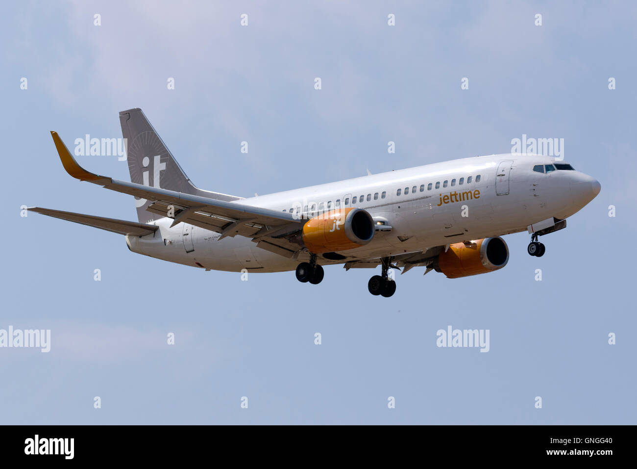 Jet Time Boeing 737-3L9 [OY-JTC] on finals runway 31, arriving from ...