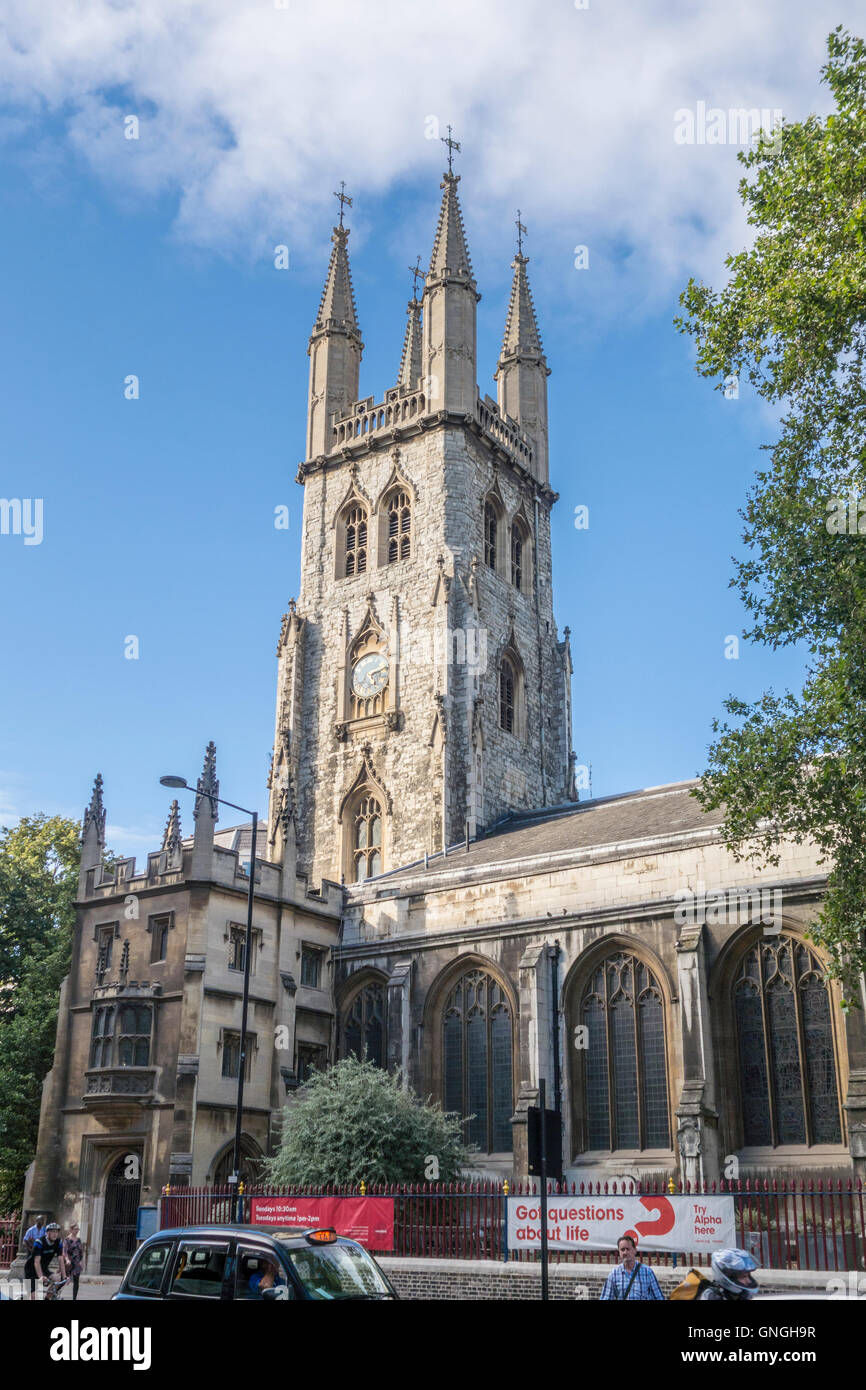 St Sepulchre's Church. 17th-century church, Holborn Viaduct, City of ...