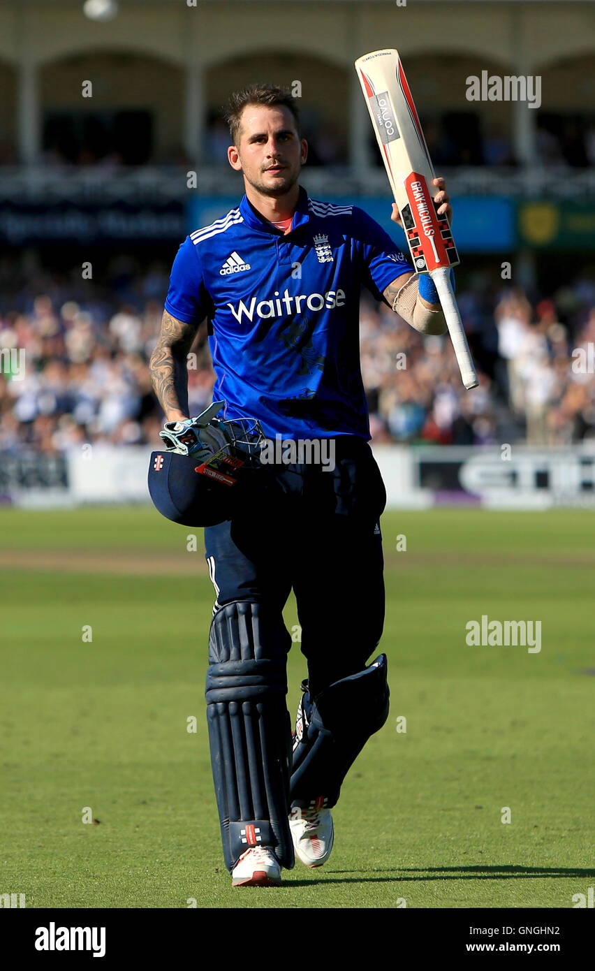 Englands alex hales leaves field hi-res stock photography and images ...
