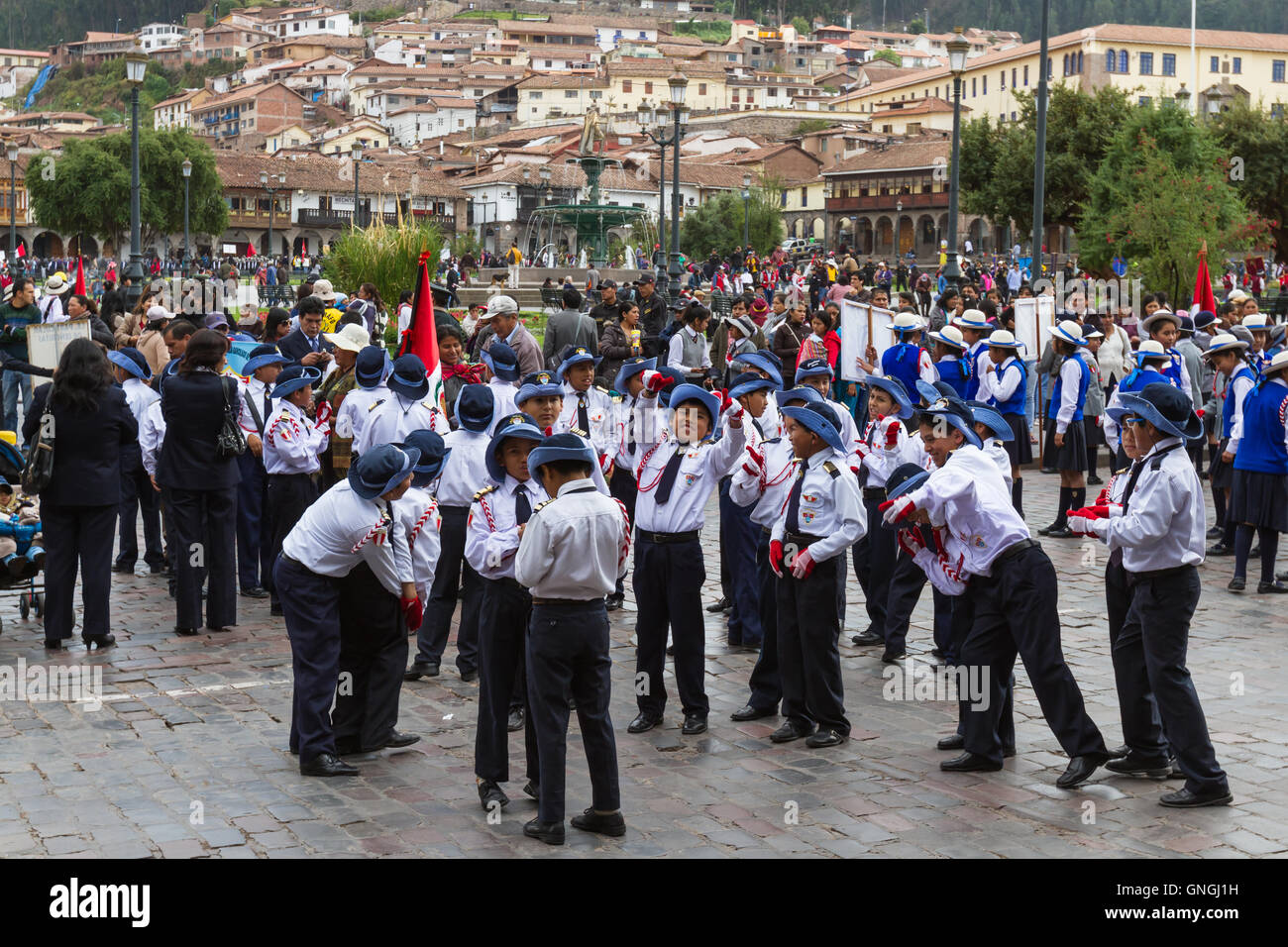 School children peru uniform parade hi-res stock photography and images ...
