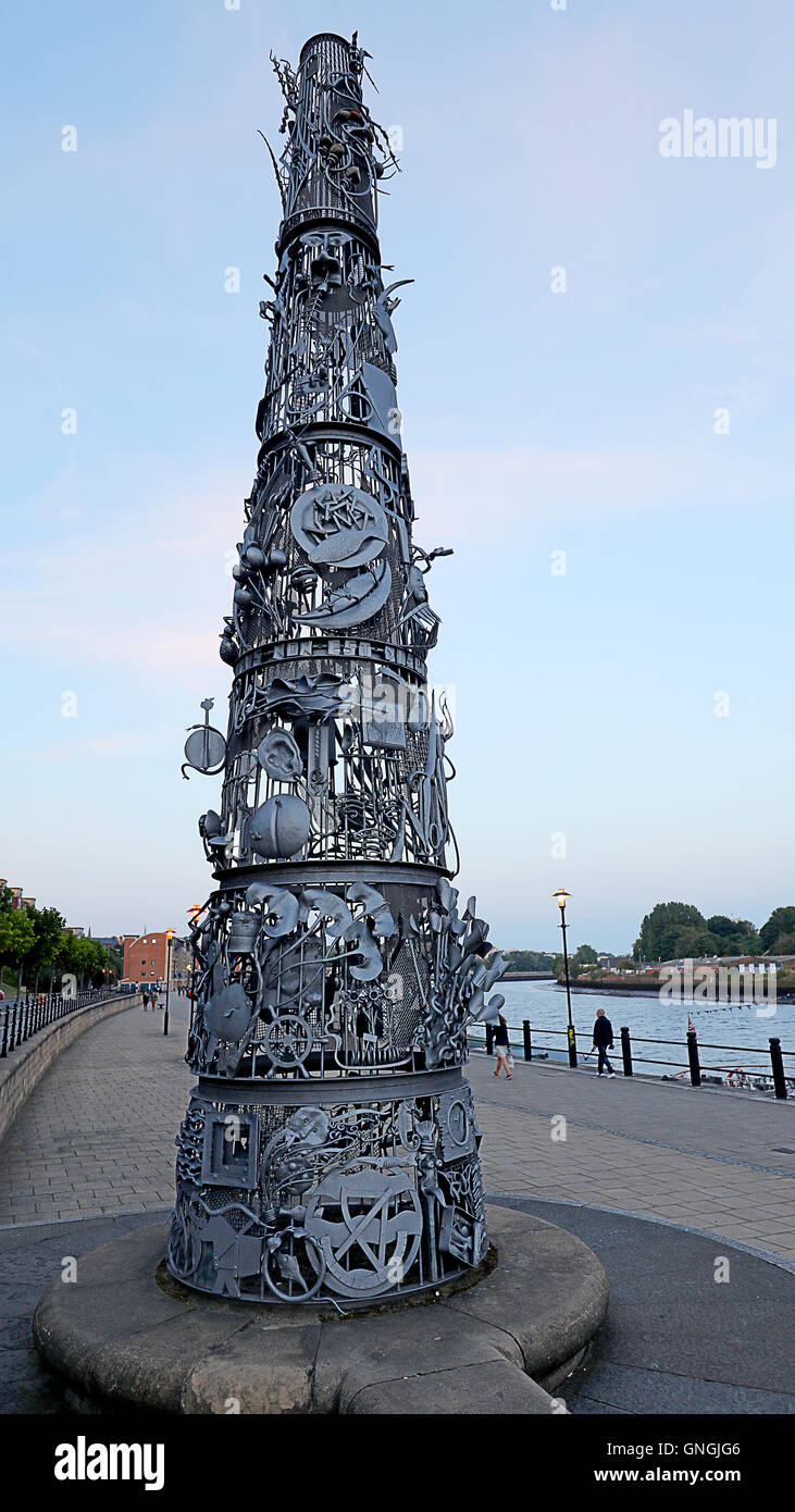 Blacksmiths Needle - forged steel sculpture on the Quayside, Newcastle ...
