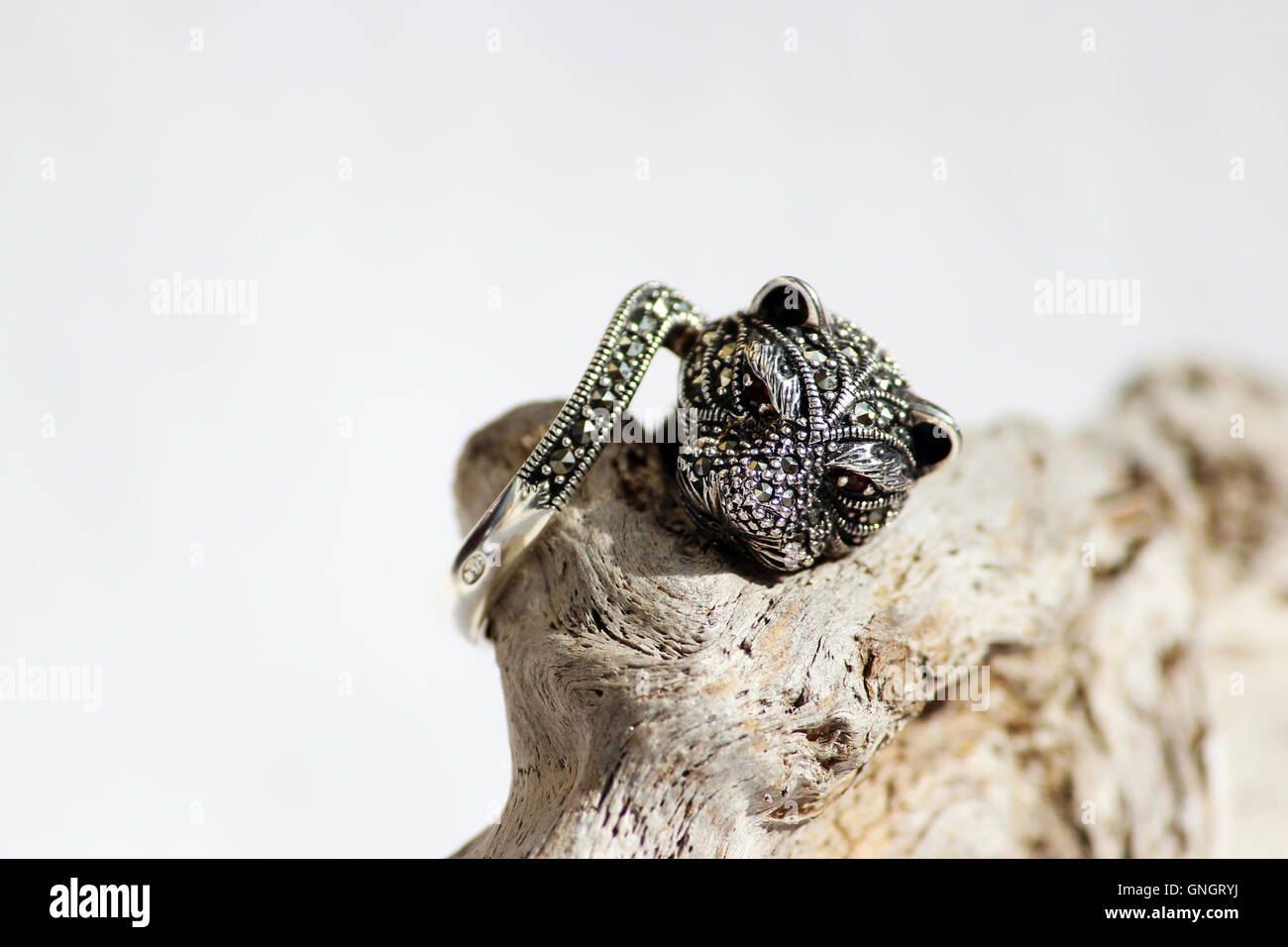 Black spinel diamond silver ring in the form of a cat's head Stock ...