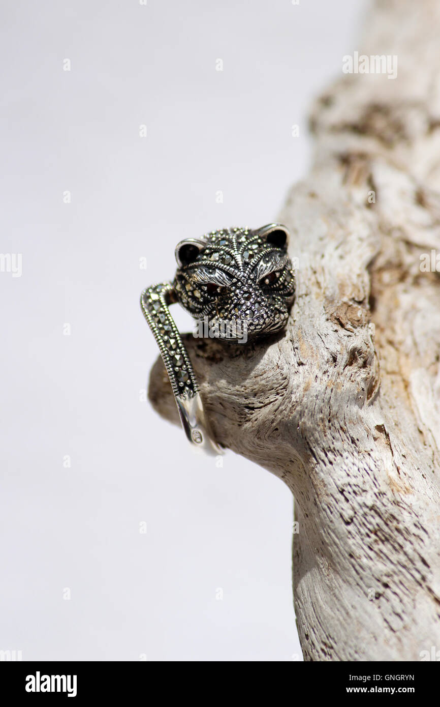 Black spinel diamond silver ring in the form of a cat's head Stock ...