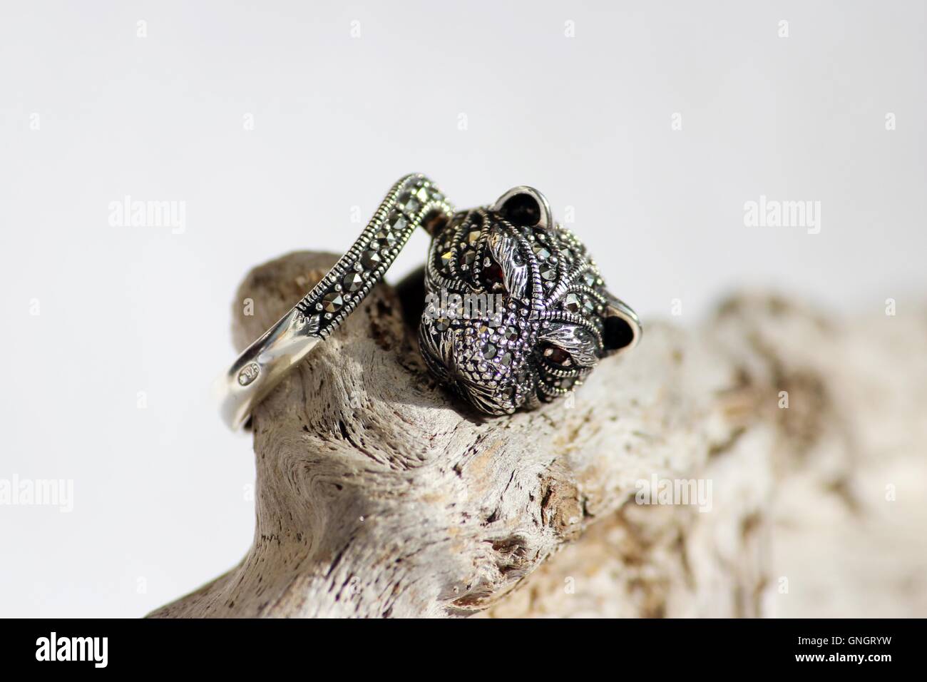 Black spinel diamond silver ring in the form of a cat's head Stock ...