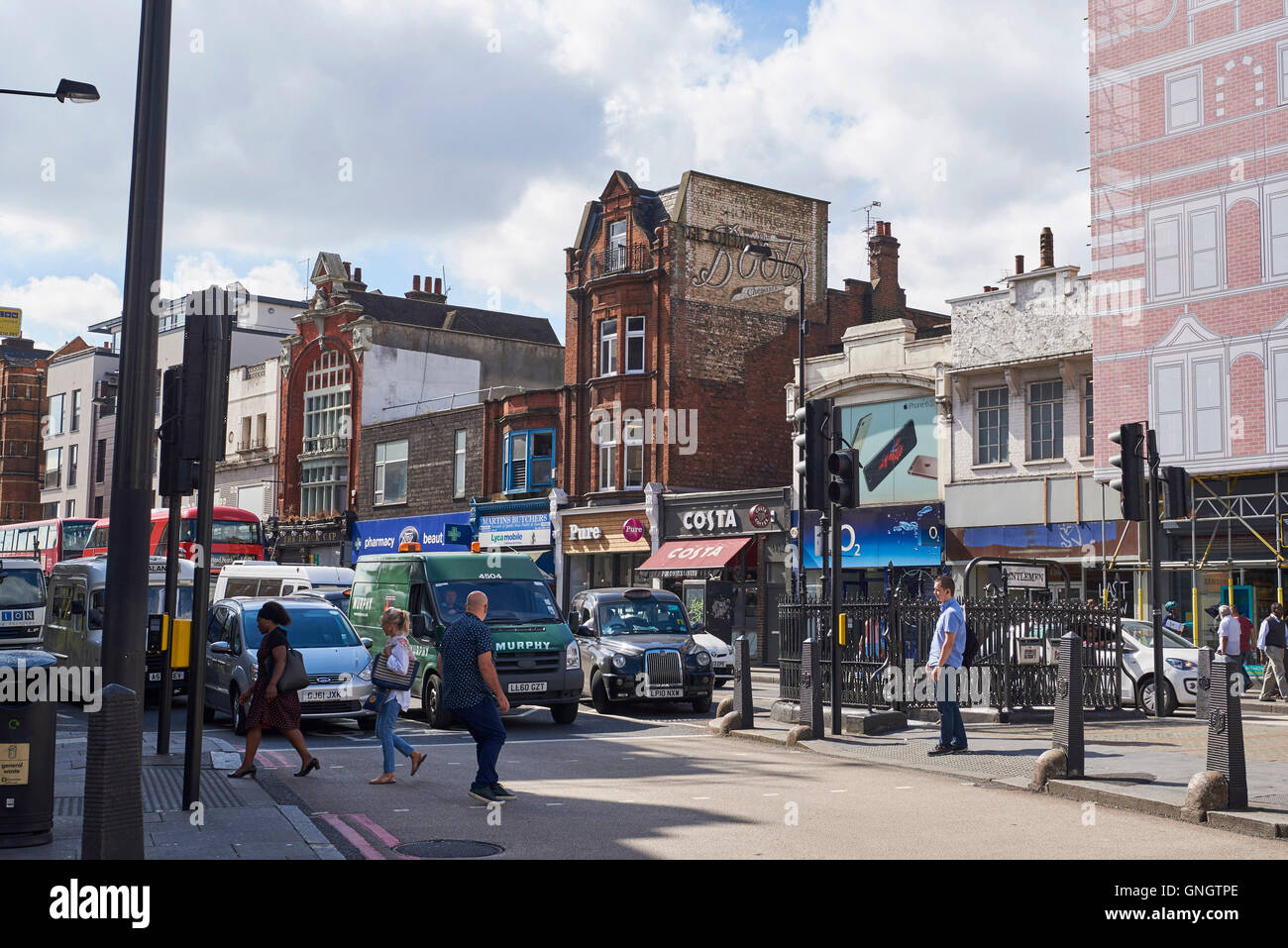 North london high street hi-res stock photography and images - Alamy