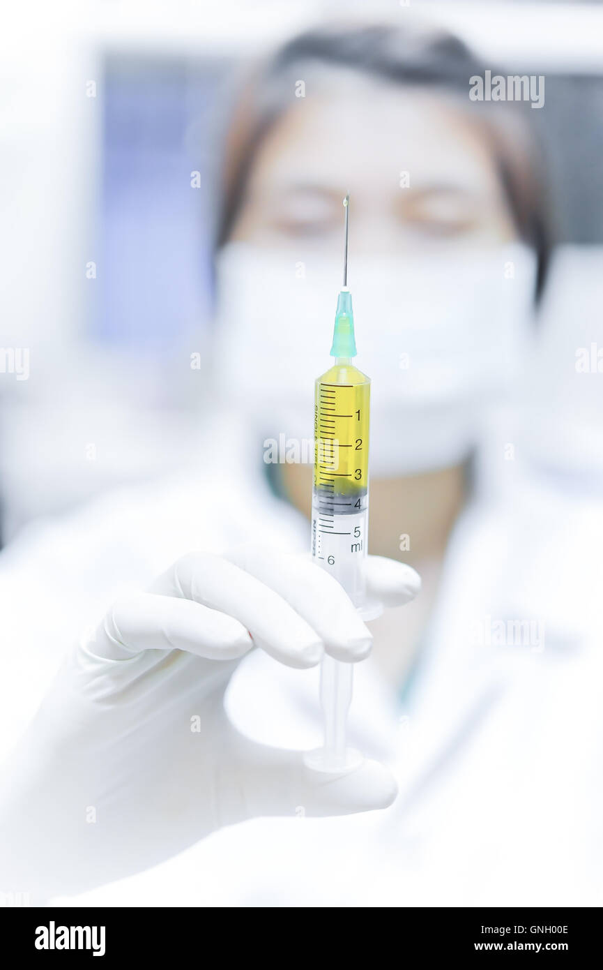 healthcare and medicine: doctor using a syringe Stock Photo - Alamy