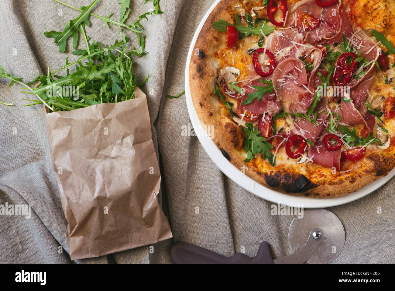 Rocket paper hi-res stock photography and images - Alamy