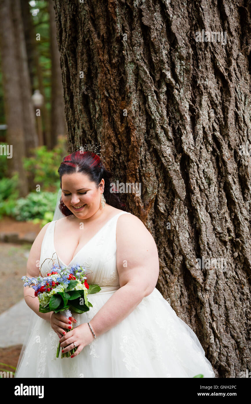 Portrait of a smiling bride Stock Photo - Alamy