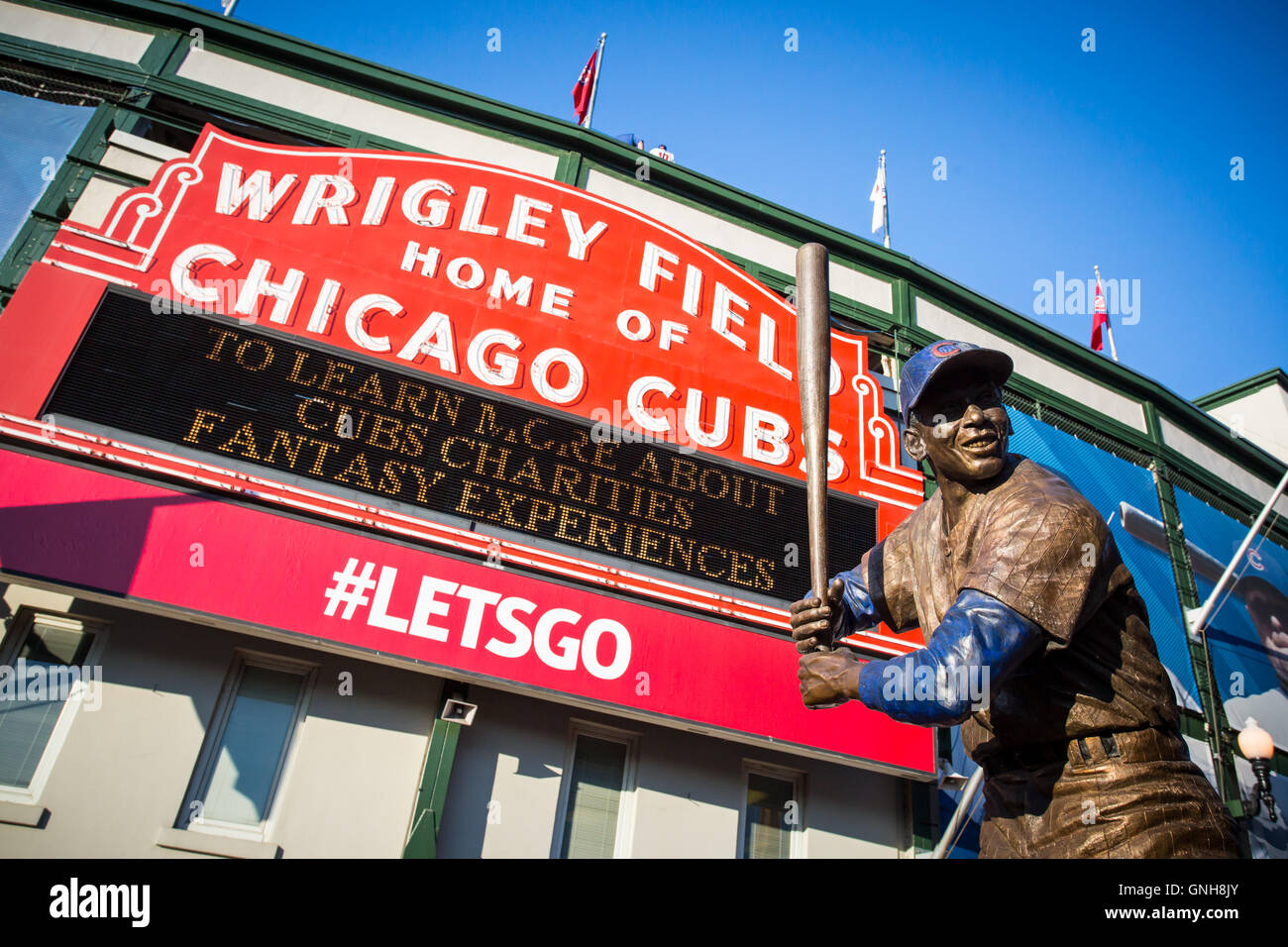 Wrigley field stadium sign hi-res stock photography and images - Alamy