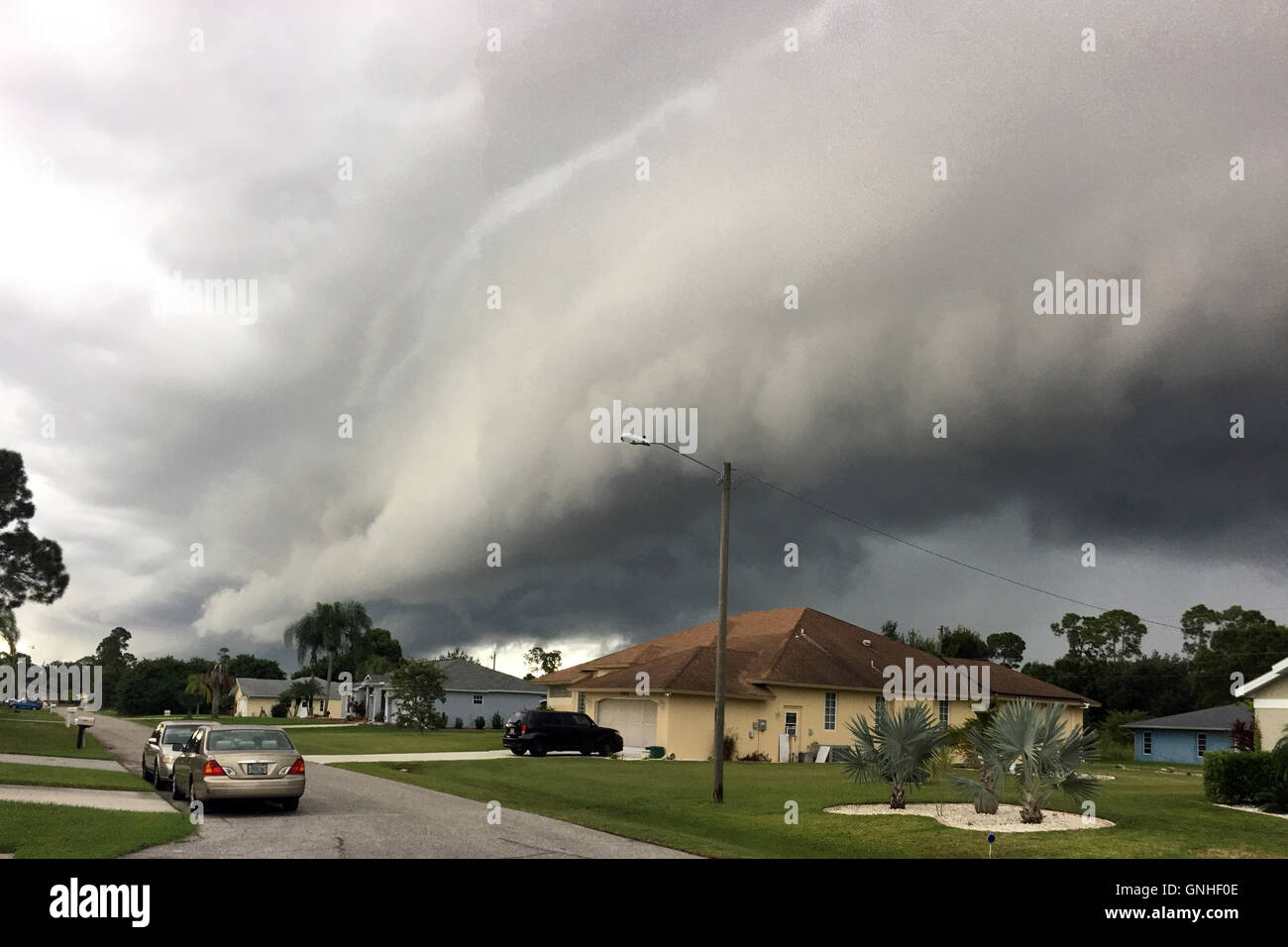 Supercell thunderstorm hi-res stock photography and images - Alamy