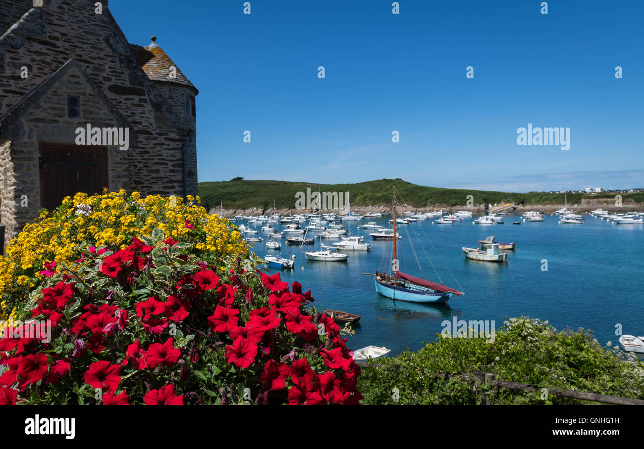 Boats at moorings in the harbour of Le Conquet, Brittany, France Stock ...