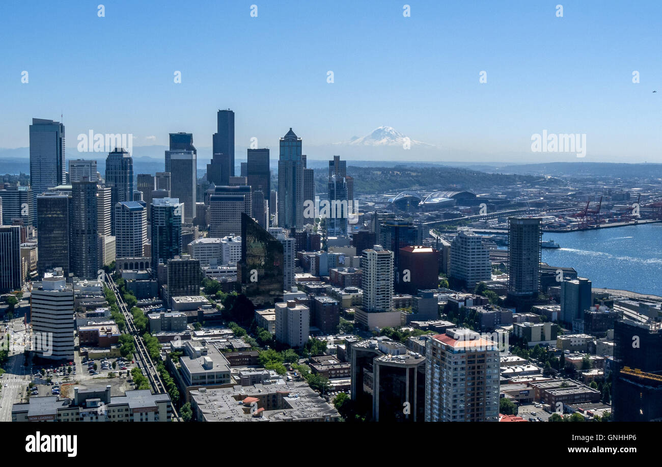 A view of Lake Washington and the city of Seattle from the Space Needle ...