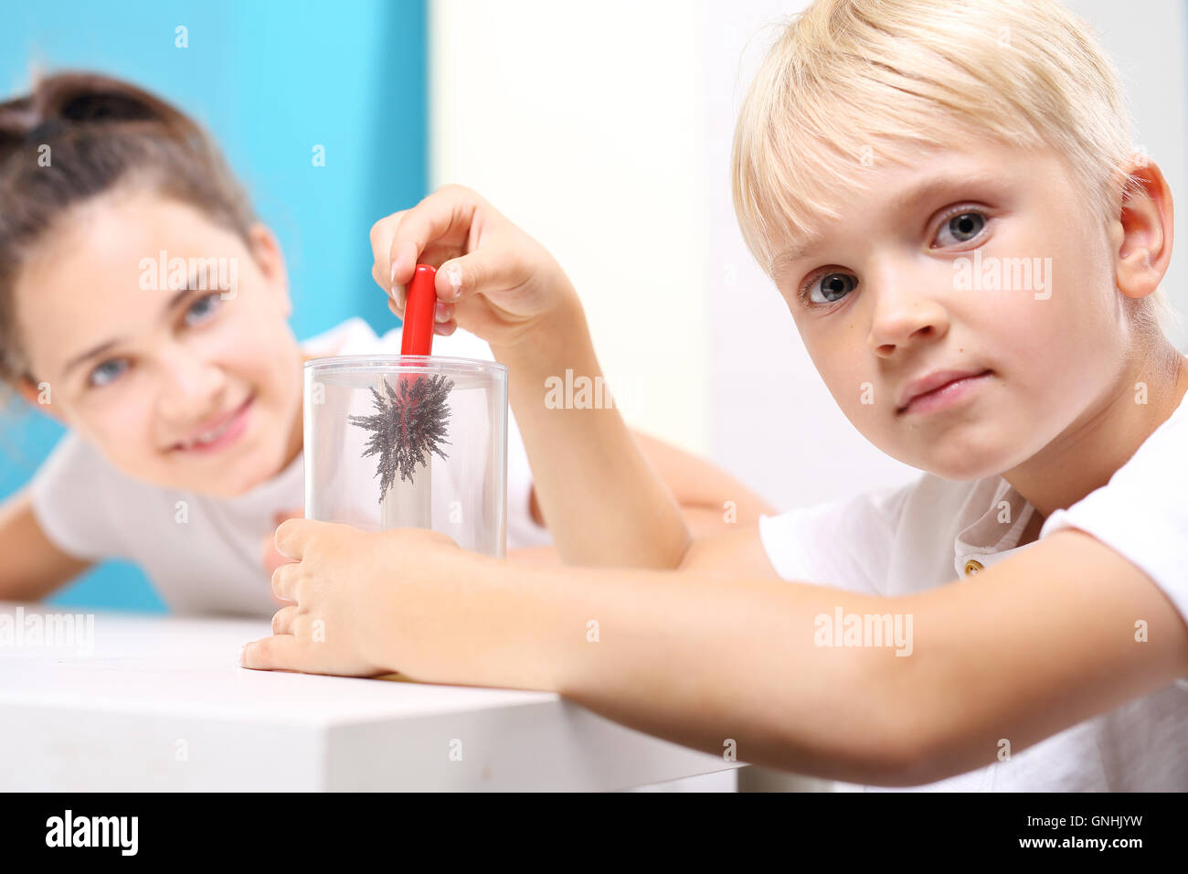 Magnetism experiment hi-res stock photography and images - Alamy
