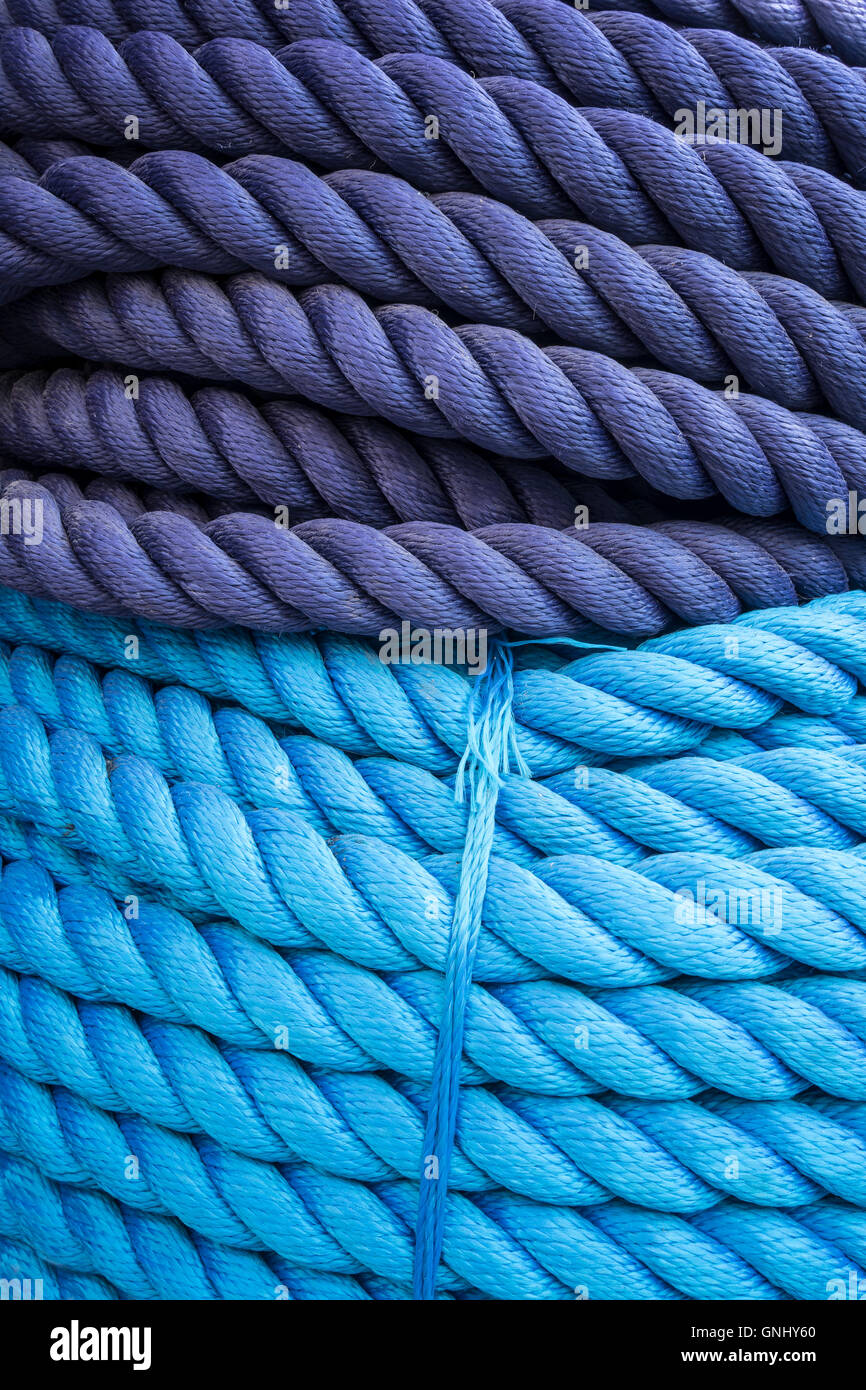 Tow ropes hi-res stock photography and images - Alamy