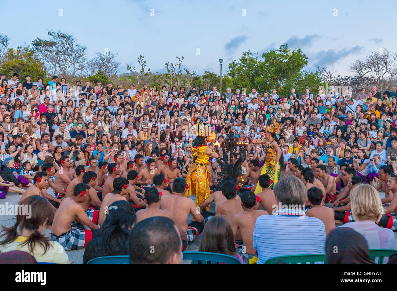 Dancer sarong hi-res stock photography and images - Alamy