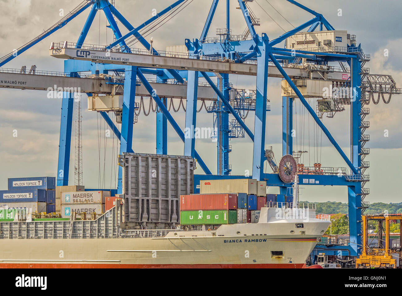 Container port hi-res stock photography and images - Alamy