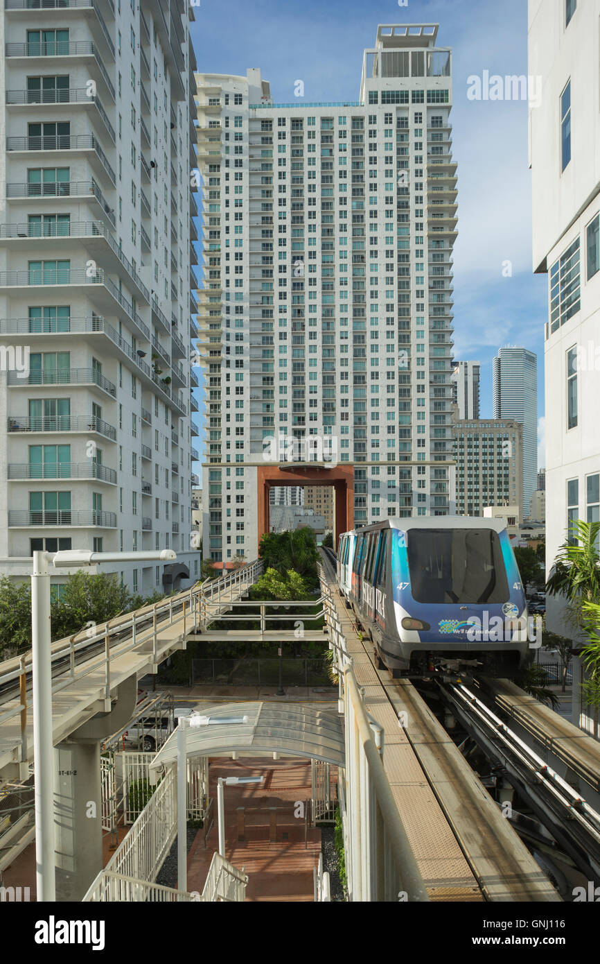 METROMOVER MONORAIL DOWNTOWN MIAMI FLORIDA USA Stock Photo - Alamy