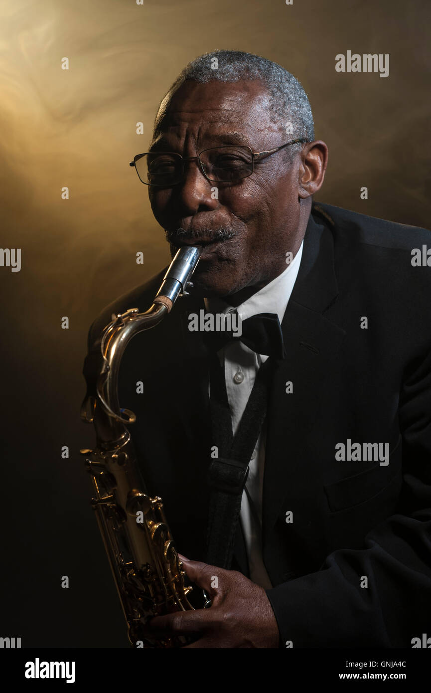 Jazz saxophonist new orleans hi-res stock photography and images - Alamy