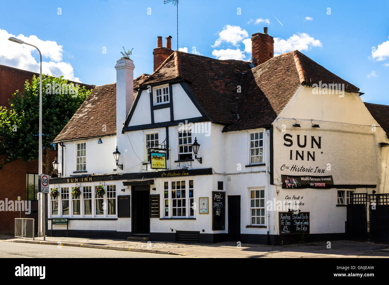 The sun inn pub hi-res stock photography and images - Alamy