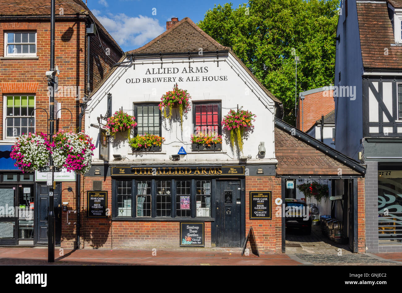 The front of The Allied Arms pub in Reading, Berkshire Stock Photo - Alamy
