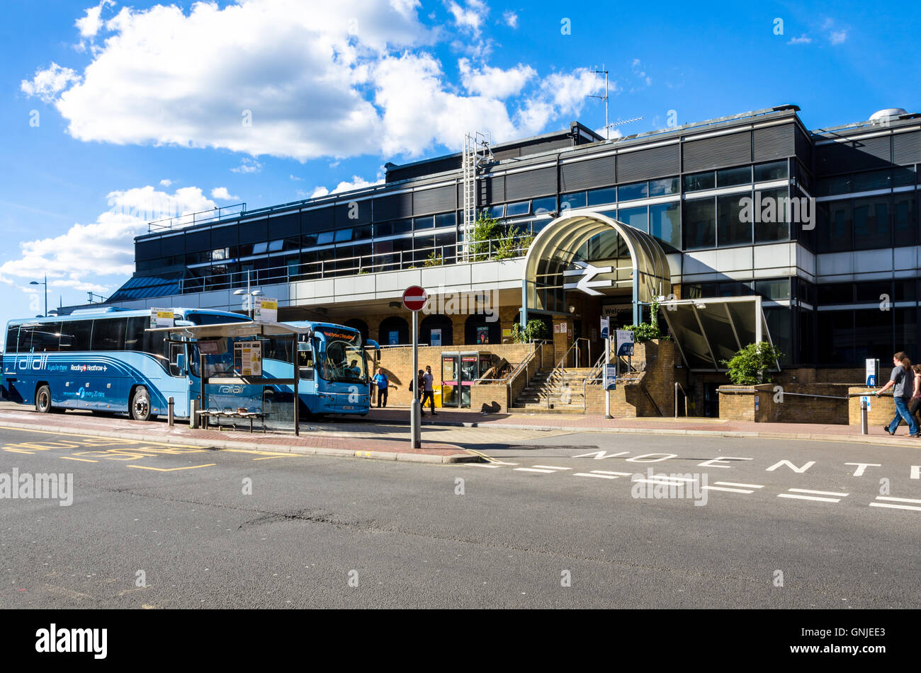 A view of Reading railway station Stock Photo - Alamy