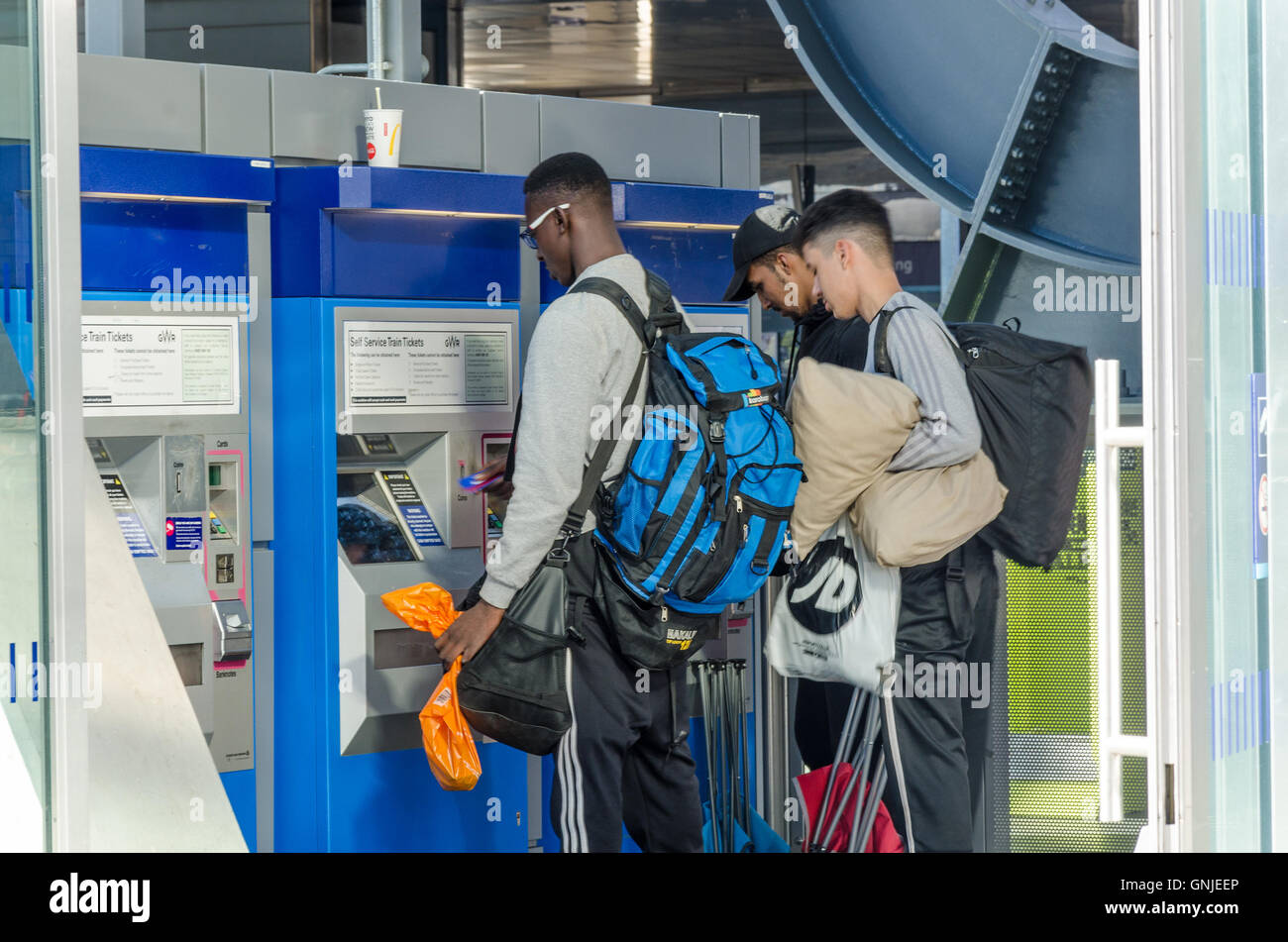 Self service ticket machine hi-res stock photography and images - Alamy