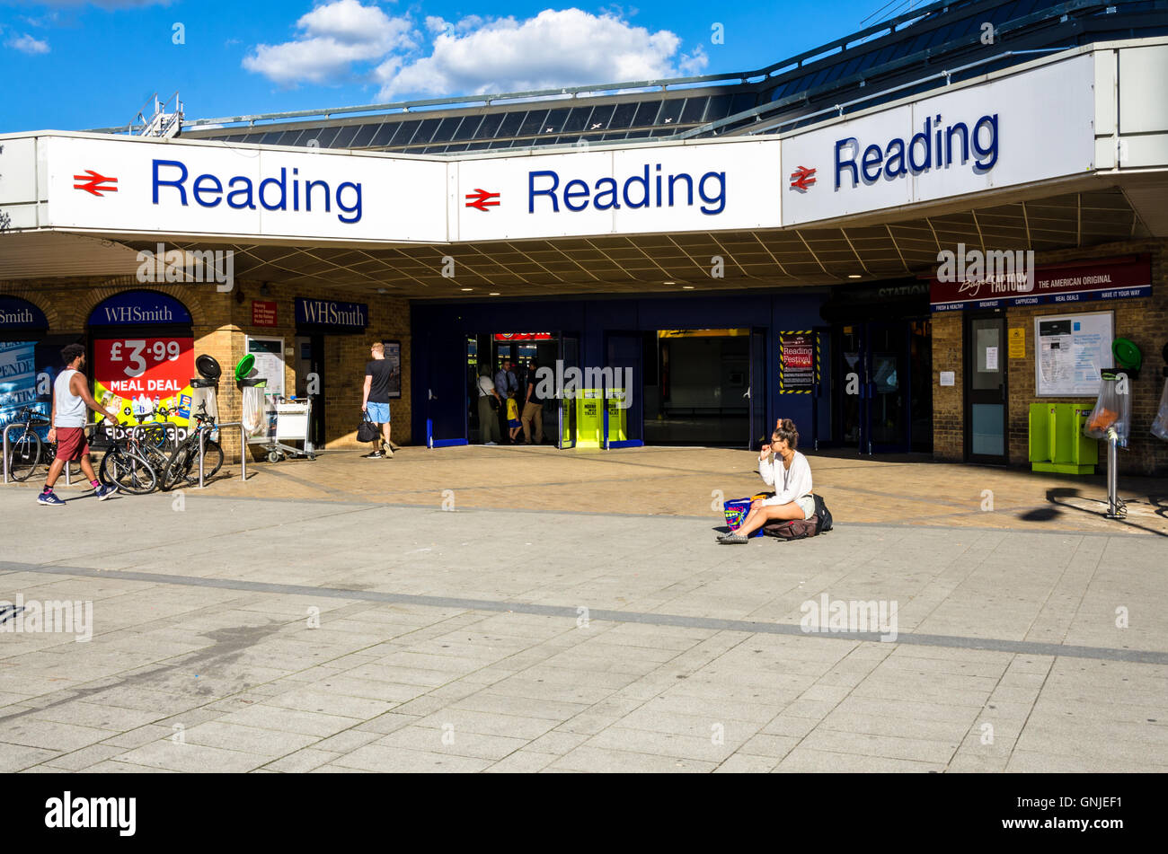 A view of Reading railway station Stock Photo - Alamy