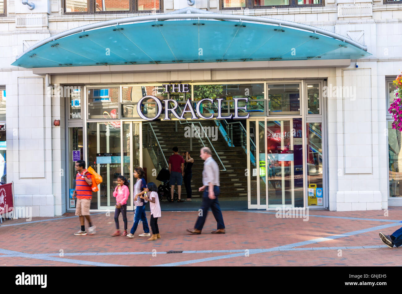 An entrance into the Oracle Shopping Center off Broad Street in Reading ...
