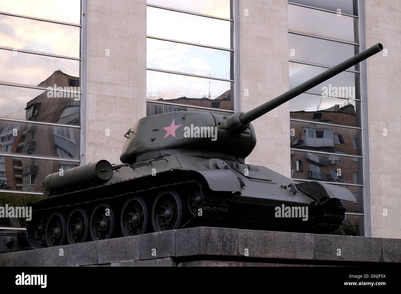 Soviet t 34 tank hi-res stock photography and images - Alamy