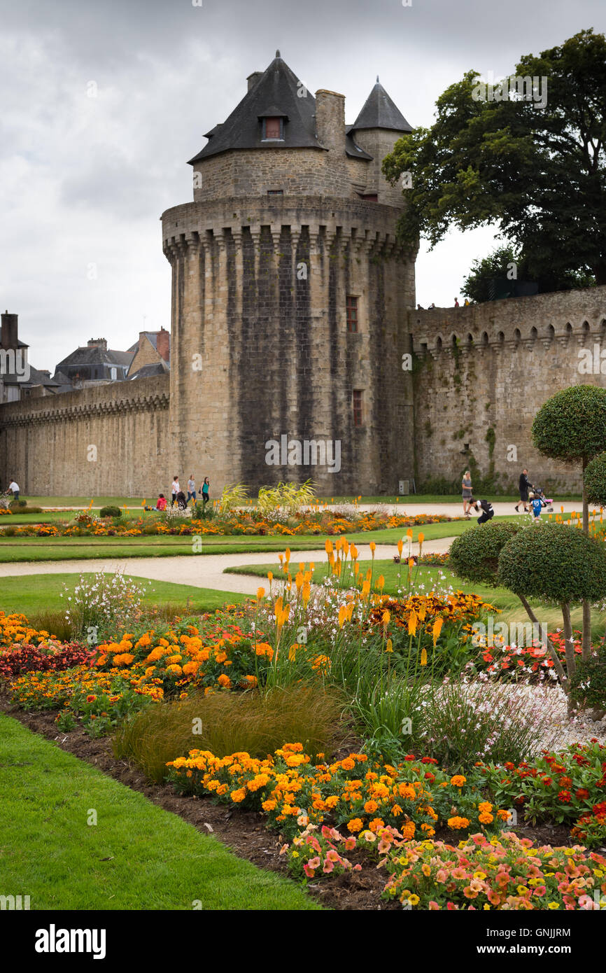 Ramparts and walls of the town of Vannes, France Stock Photo - Alamy